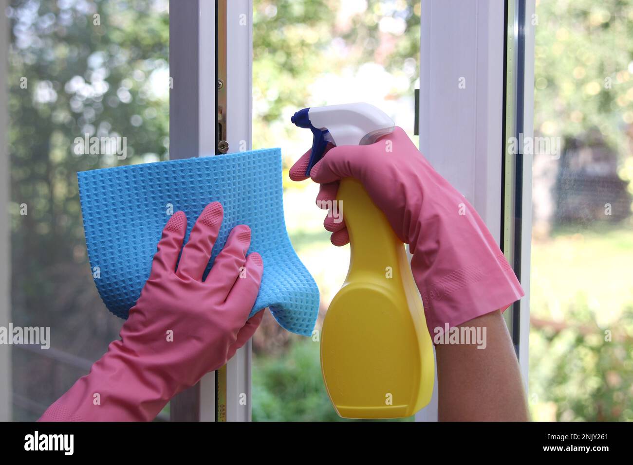 woman cleaning windows Stock Photo - Alamy