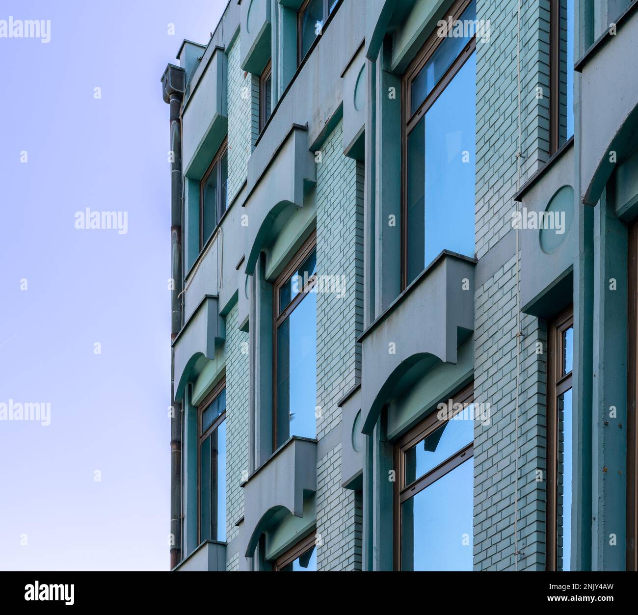Reflective architecture building hi-res stock photography and images ...
