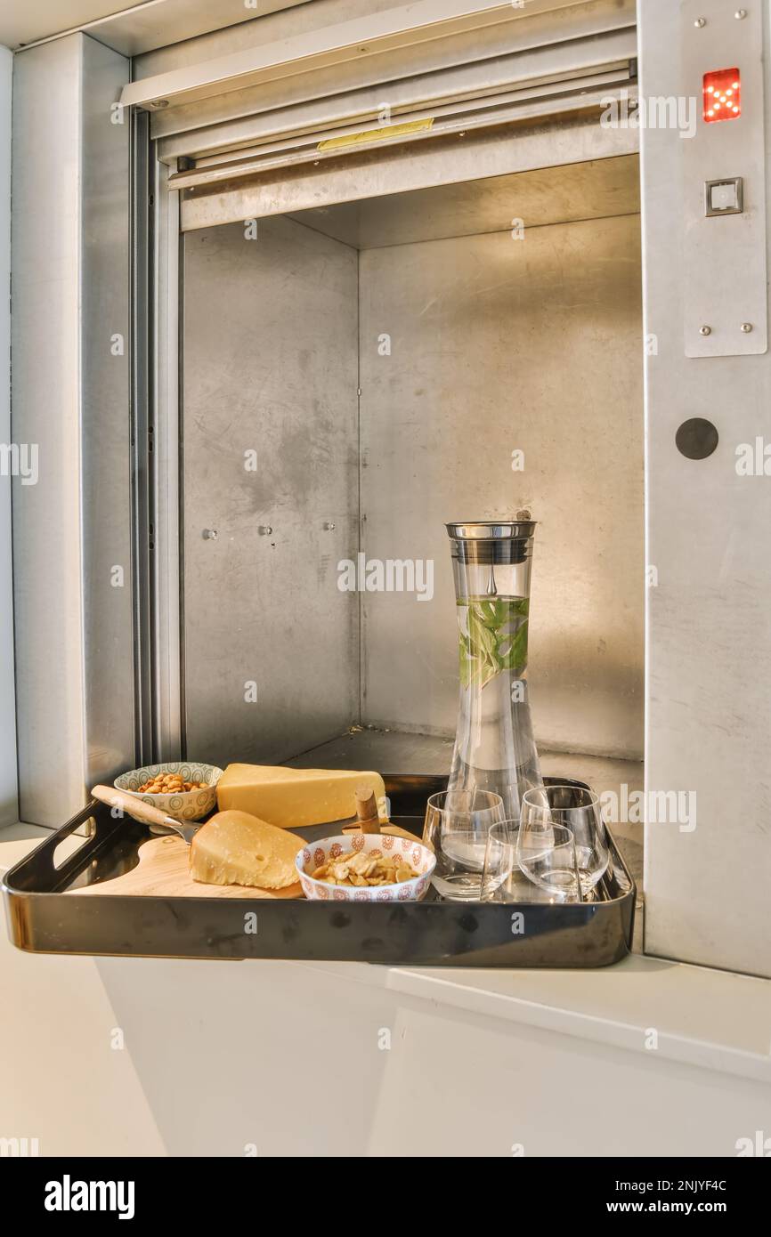 Food lift elevator hi-res stock photography and images - Alamy