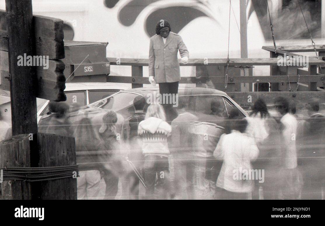 Elisha Whittington performs his human statue by Fisherman's Wharf in ...