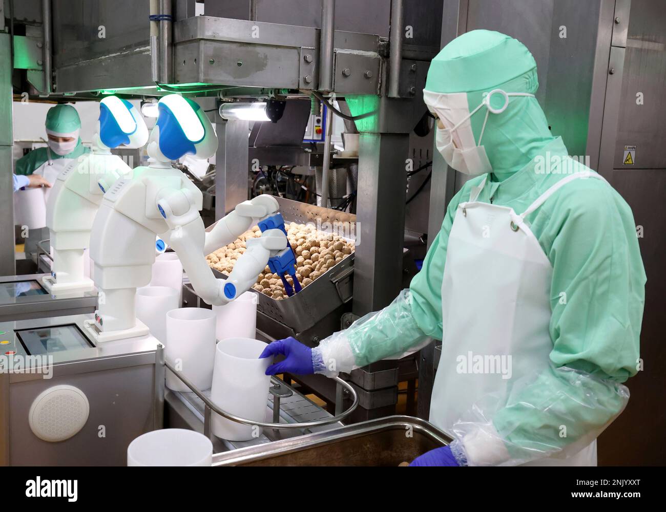 Foodly, AI robots pick up grilled chicken meatballs and put them into a ...