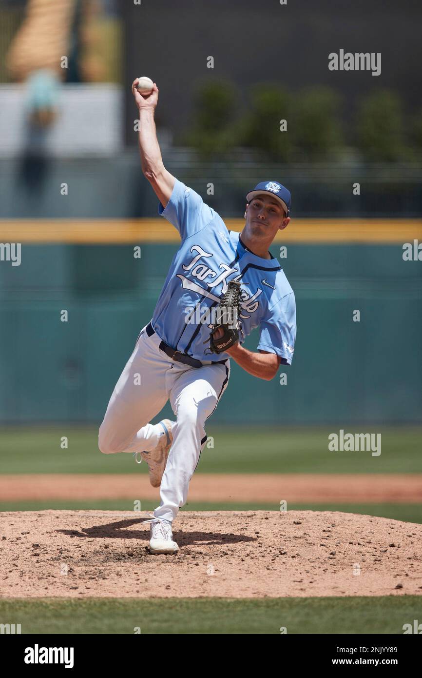 North Carolina Tar Heels relief pitcher Gage Gillian (15) in action ...