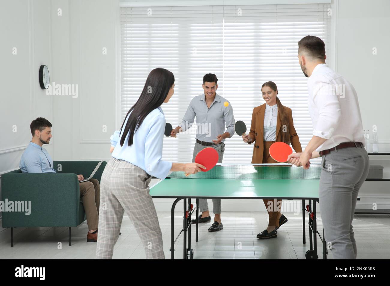 Office ping pong competition hi-res stock photography and images - Alamy