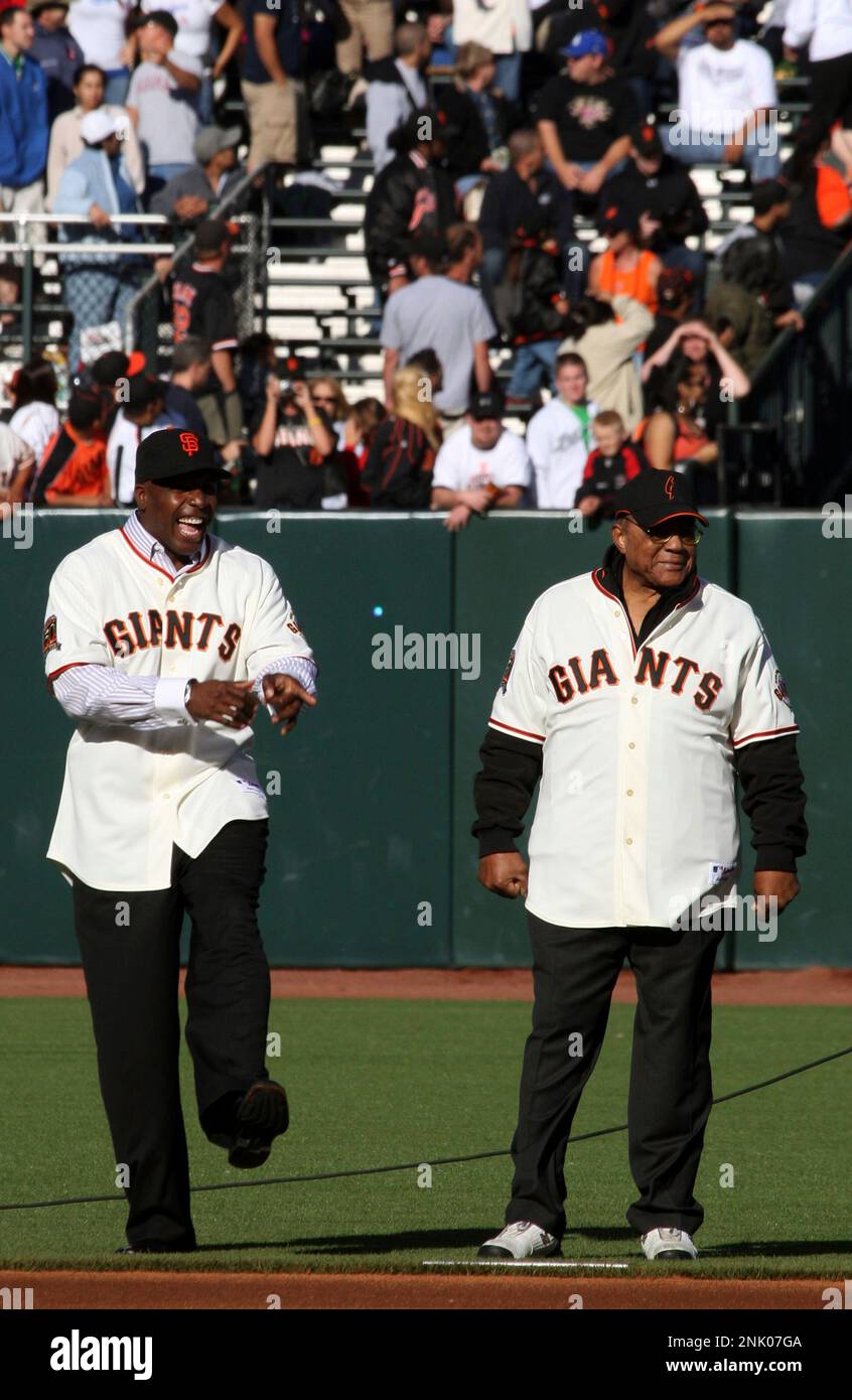 Former San Francisco Giants left fielder Barry Bonds, left, enjoys a ...