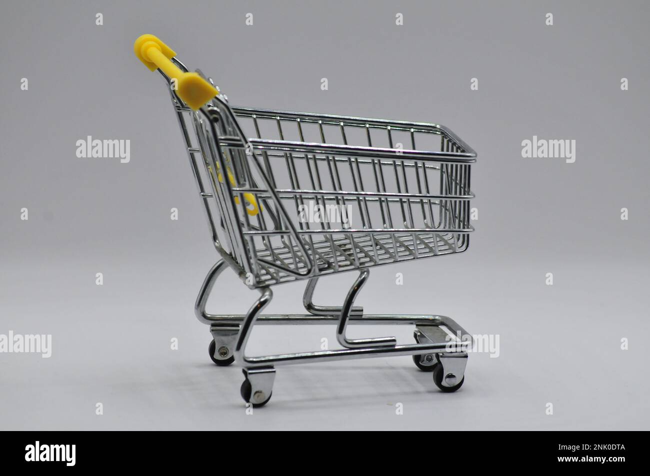 Empty supermarket trolley hi-res stock photography and images - Alamy