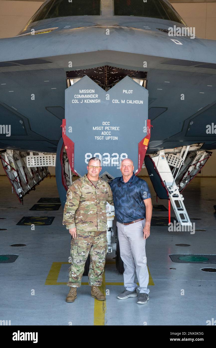 U.S. Air Force Master Sgt. Justin Petree, 131st Bomb Wing crew chief ...