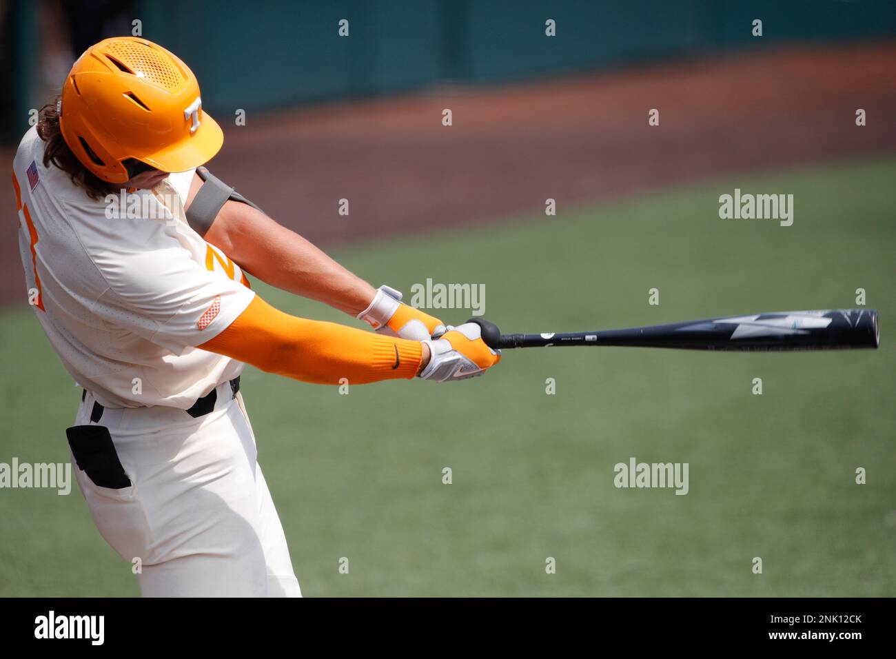 Tennessee Volunteers right fielder Jordan Beck (27) at bat against the ...