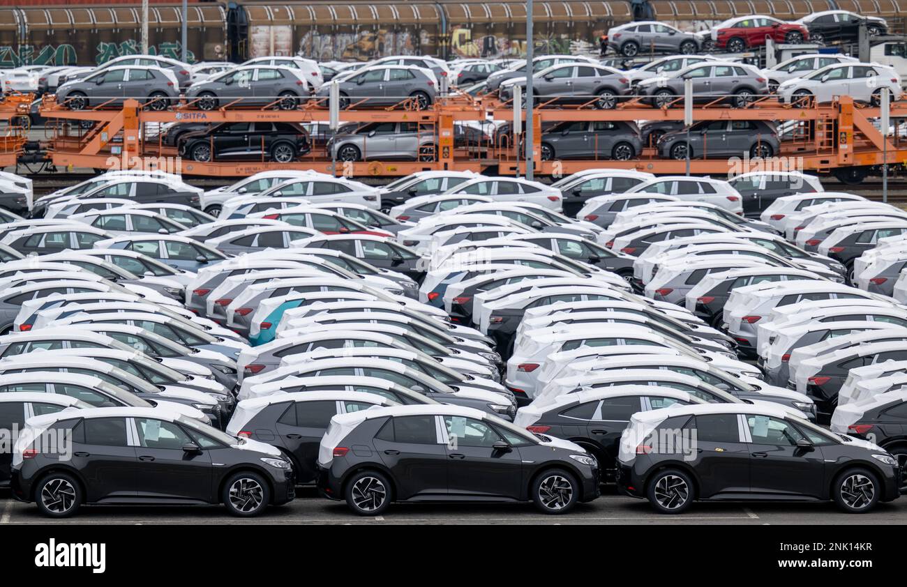 23 February 2023, Saxony, Zwickau: Finished, fully electric vehicles ...