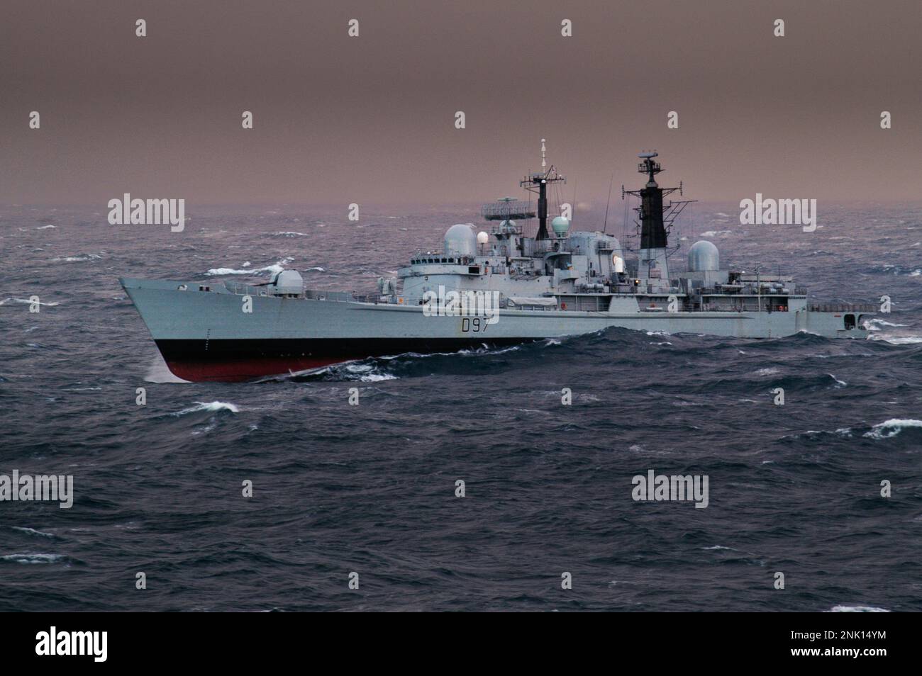 HMS Edinburgh in the North Atlantic 2003 Stock Photo - Alamy