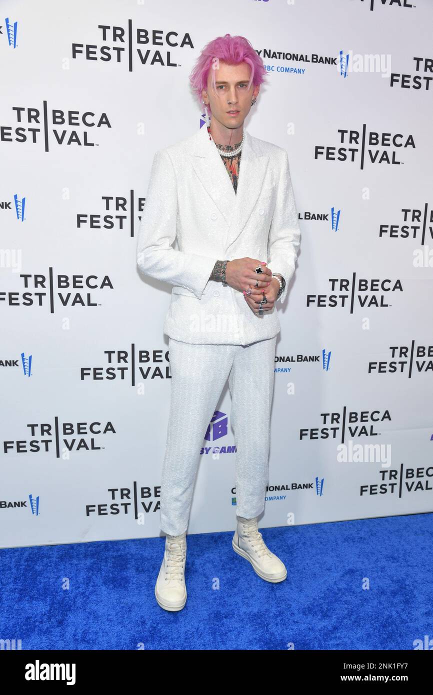 Photo by: NDZ/STAR MAX/IPx 2022 6/9/22 Machine Gun Kelly at the ...