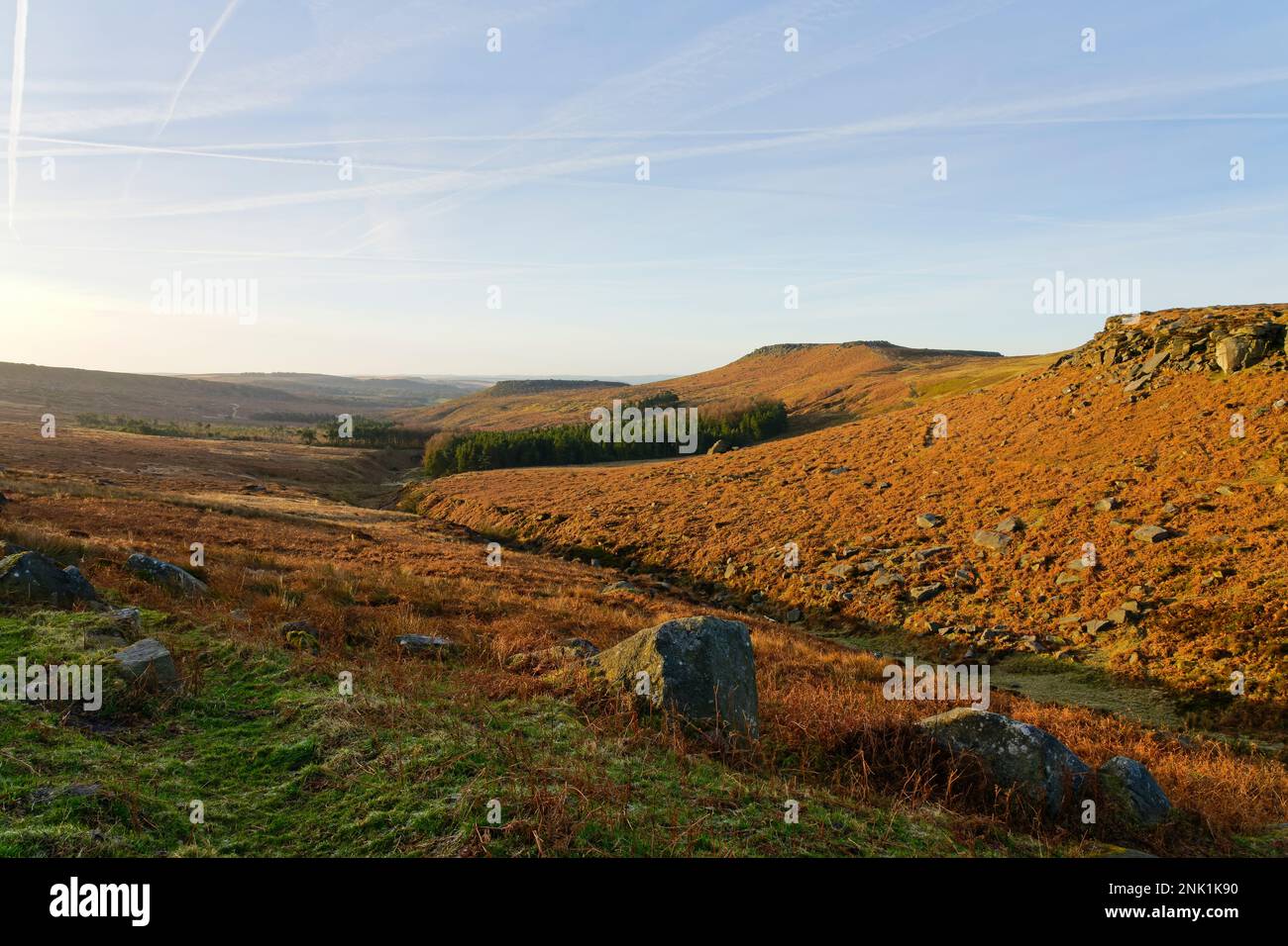 Gritatone rocks litter the slopes of Burbage valley in the low morning ...