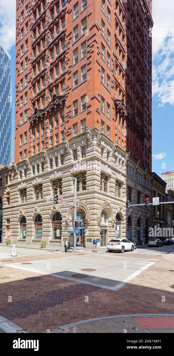 Pittsburgh Downtown: The Bank Tower is composed of a red brick shaft ...