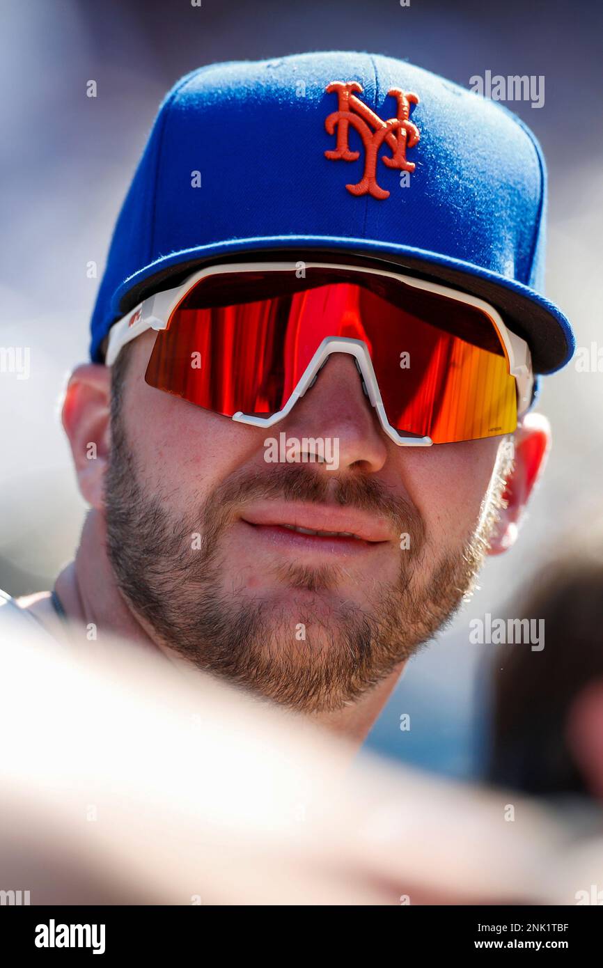 LOS ANGELES, CA - JUNE 05: New York Mets first basemen Pete Alonso (20 ...