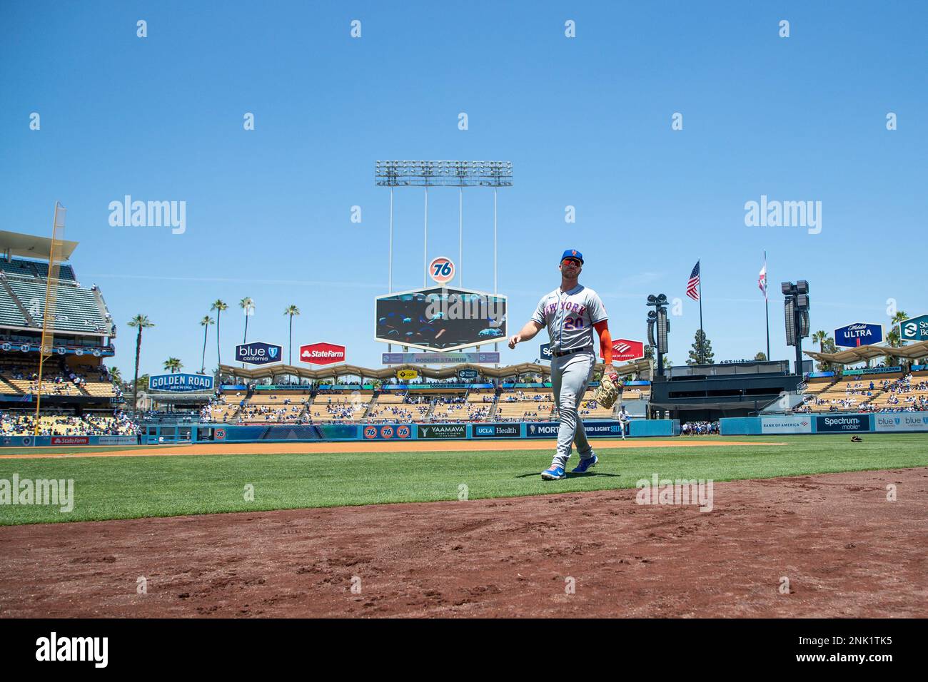 LOS ANGELES, CA - JUNE 05: New York Mets first basemen Pete Alonso (20 ...