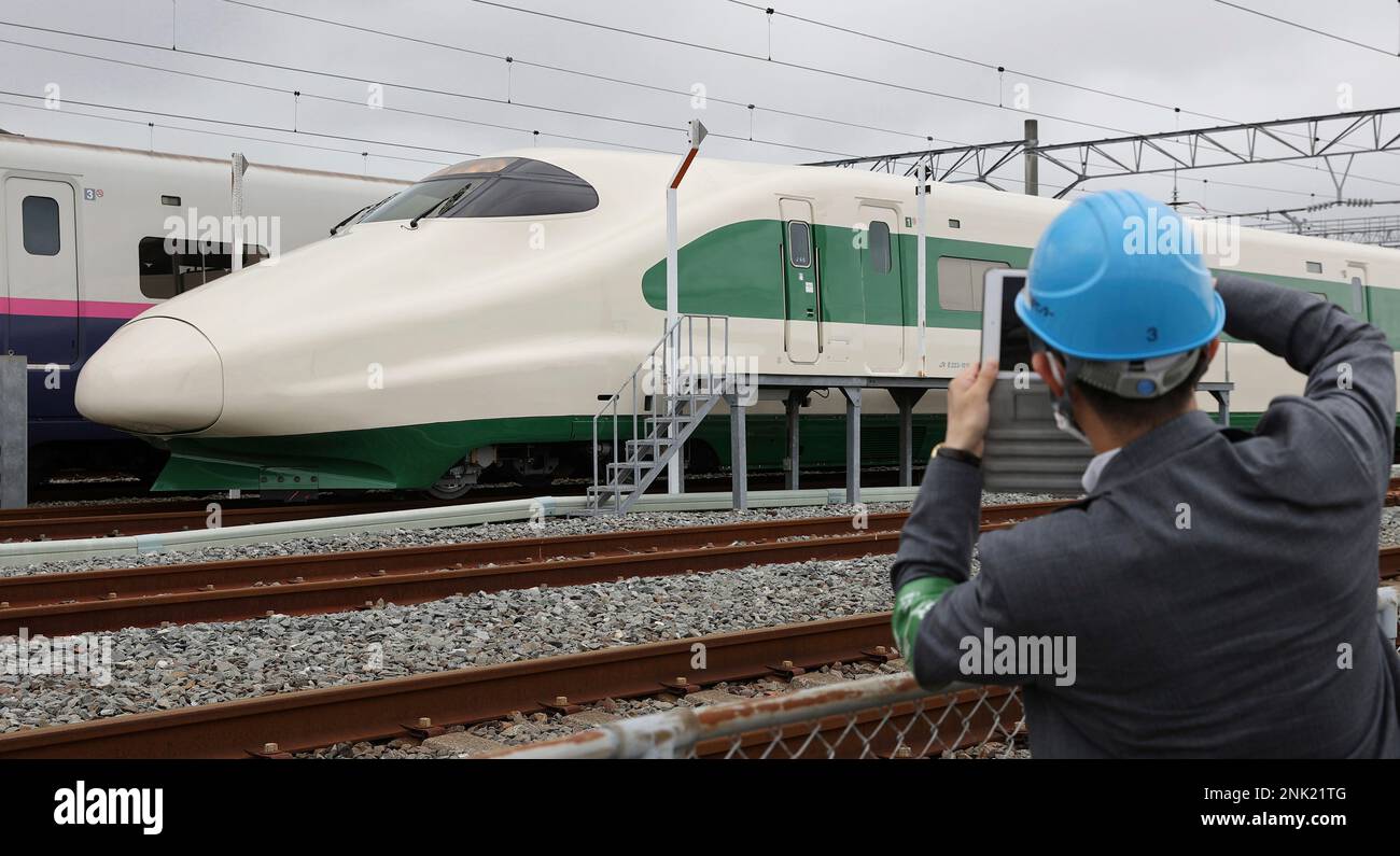 JR East opens the original green- tinted colored Shinkansen bullet ...