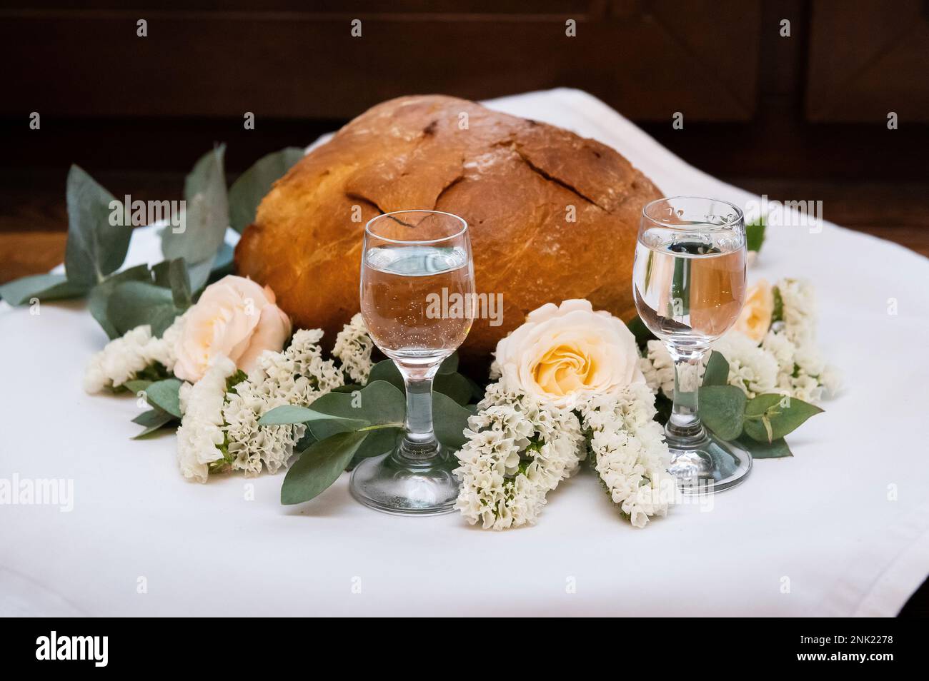 traditional wedding greeting bread with salt and vodka in glasses Stock ...