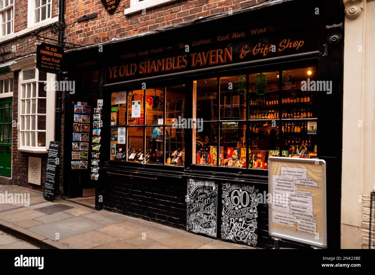 The Shambles Tavern in medieval York, England Stock Photo - Alamy