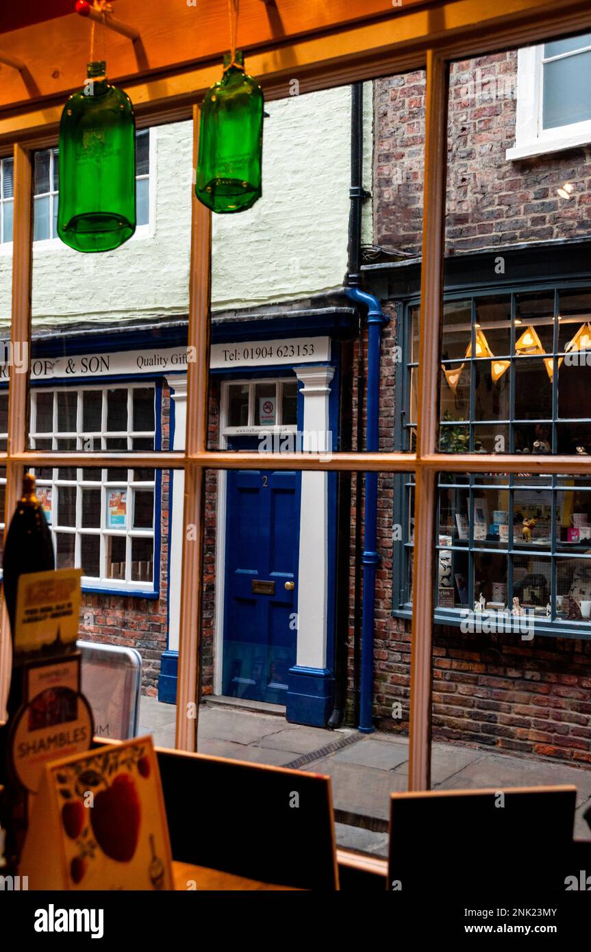 The Shambles Tavern in the medieval York, England Stock Photo - Alamy