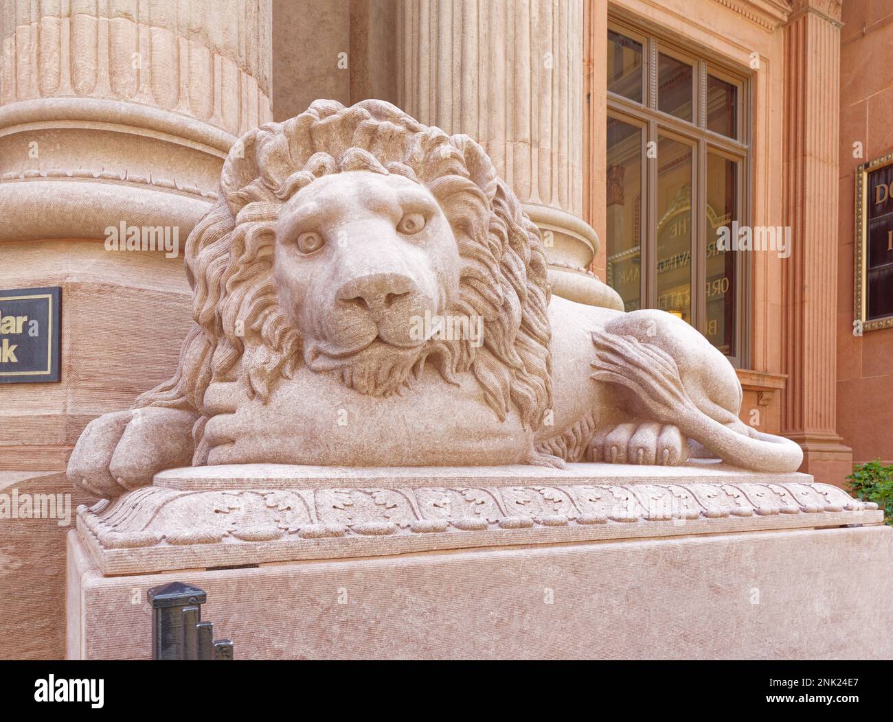 Pittsburgh Downtown: Replicas of the Dollar Bank guardian lions. The ...