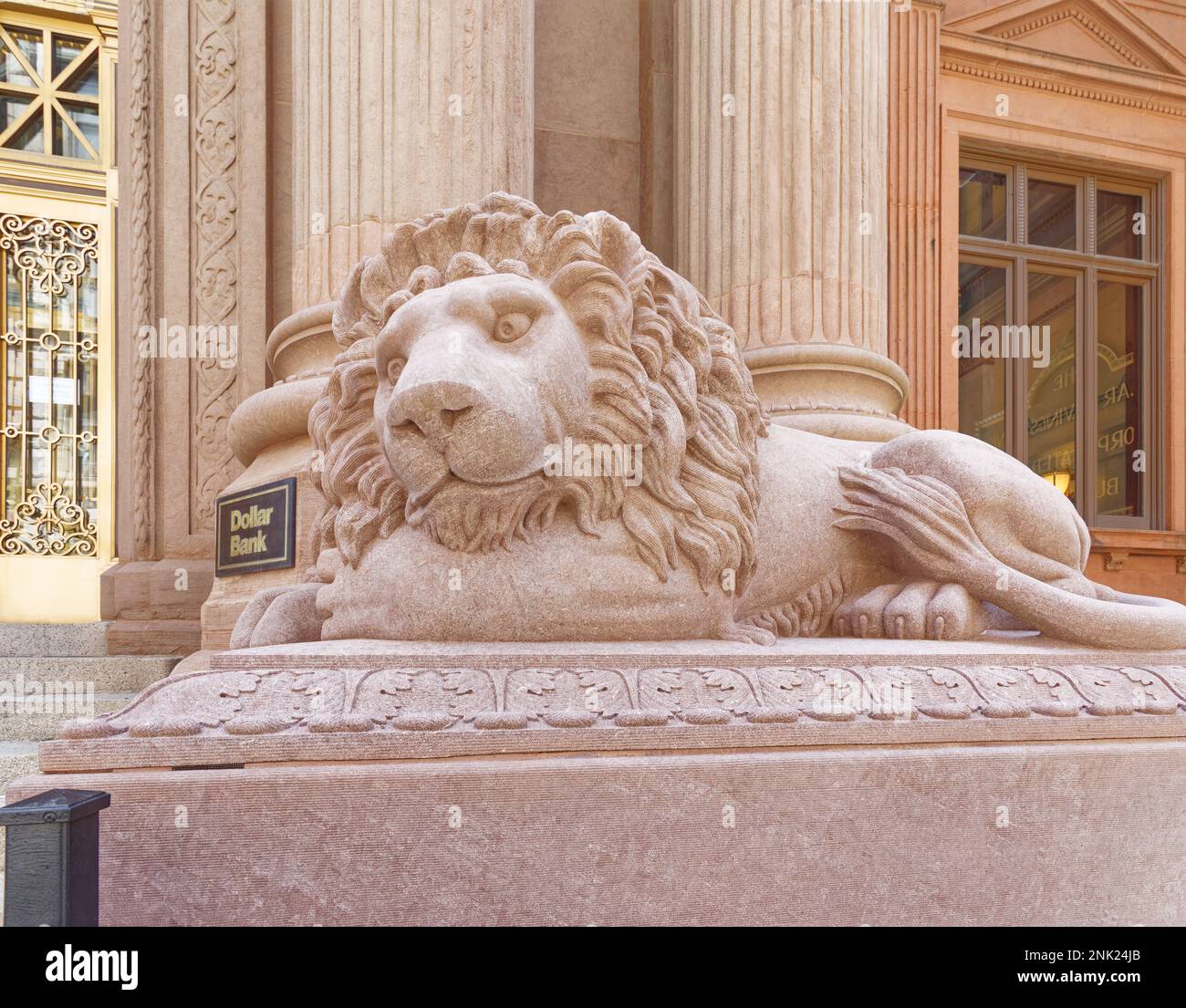 Pittsburgh Downtown: Replicas of the Dollar Bank guardian lions. The ...