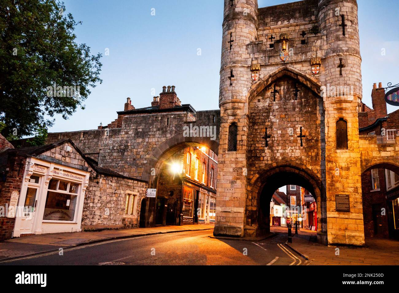 Gothic revival gatehouse hi-res stock photography and images - Alamy