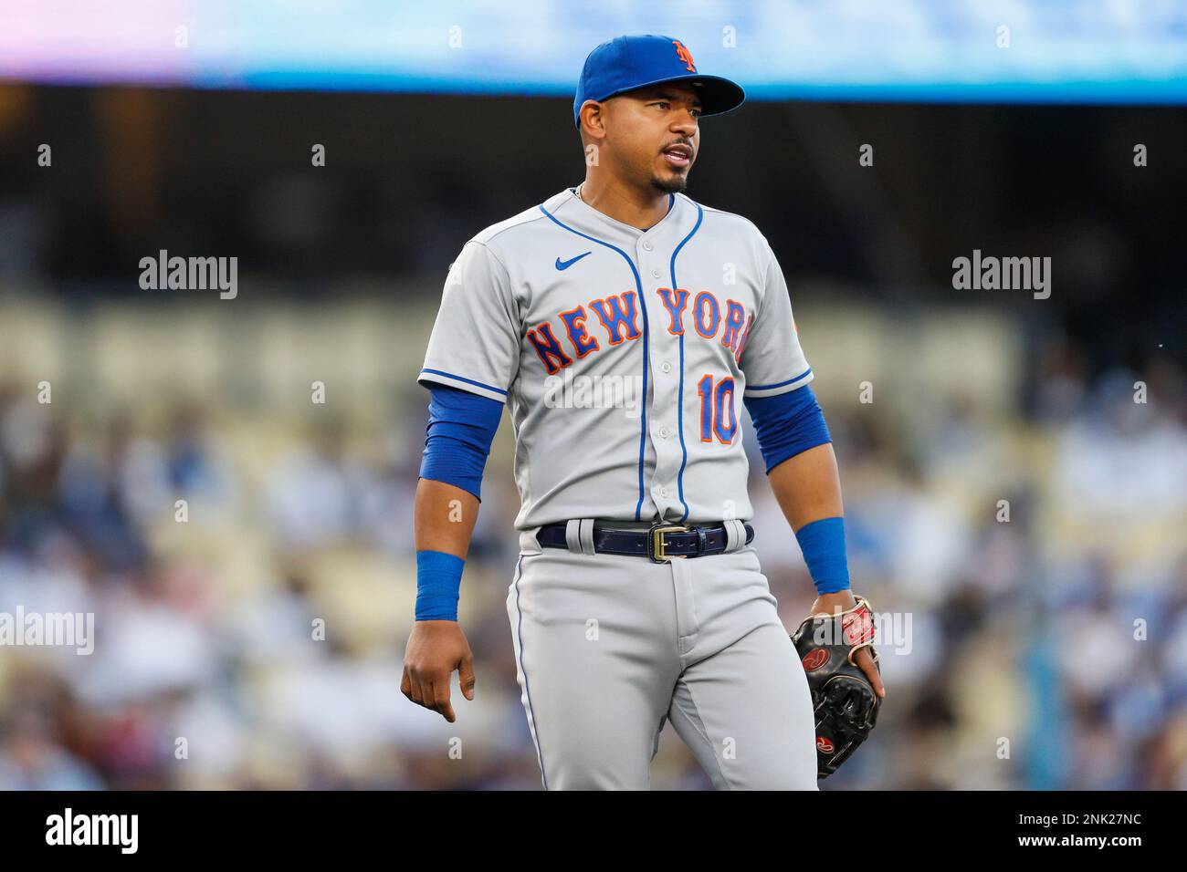 LOS ANGELES, CA - JUNE 03: New York Mets third baseman Eduardo Escobar ...