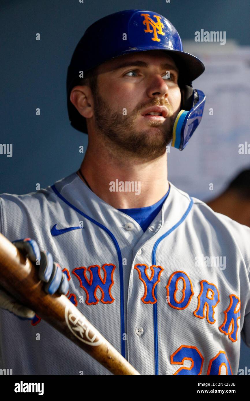 LOS ANGELES, CA - JUNE 03: New York Mets first basemen Pete Alonso (20 ...