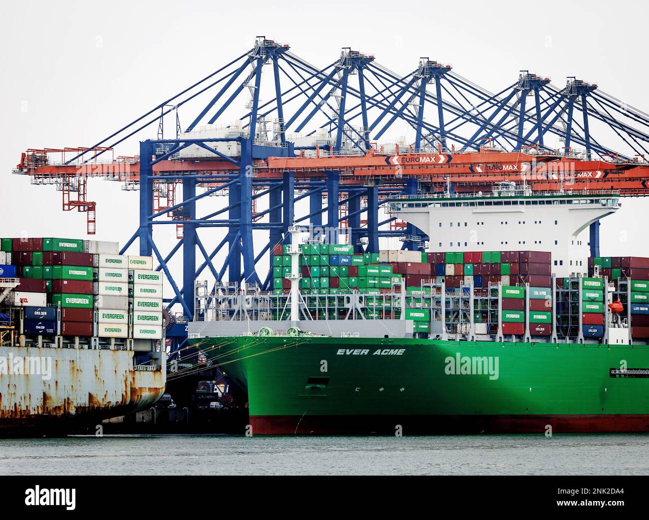 ROTTERDAM - Containers at the Euromax Terminal on the Rotterdam ...