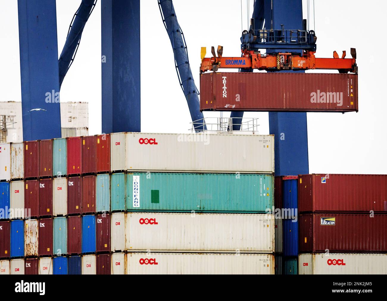 Transshipment figures hi-res stock photography and images - Alamy