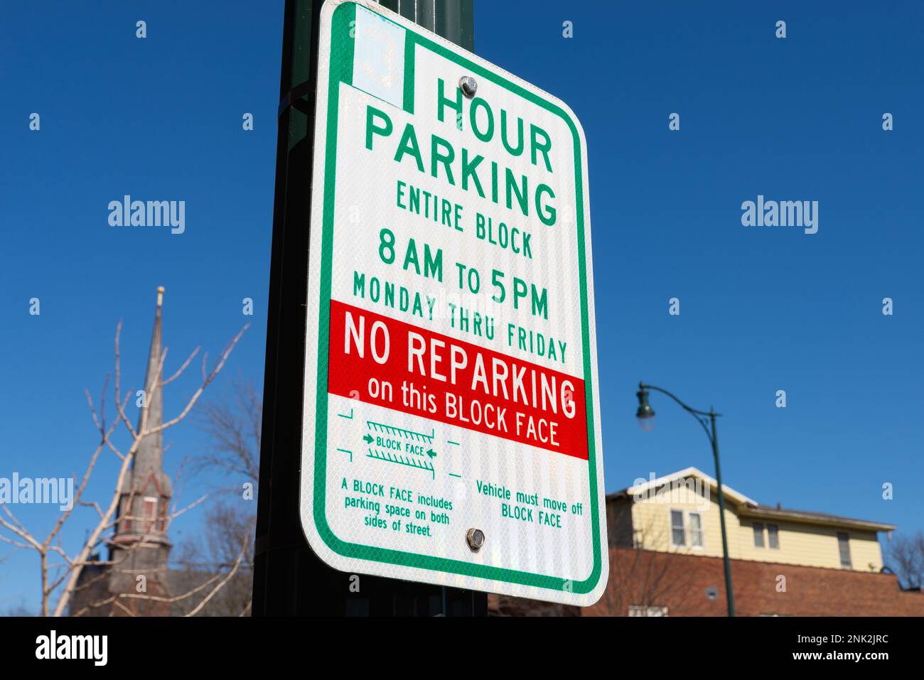 Three hour parking sign in Midwest city Stock Photo - Alamy