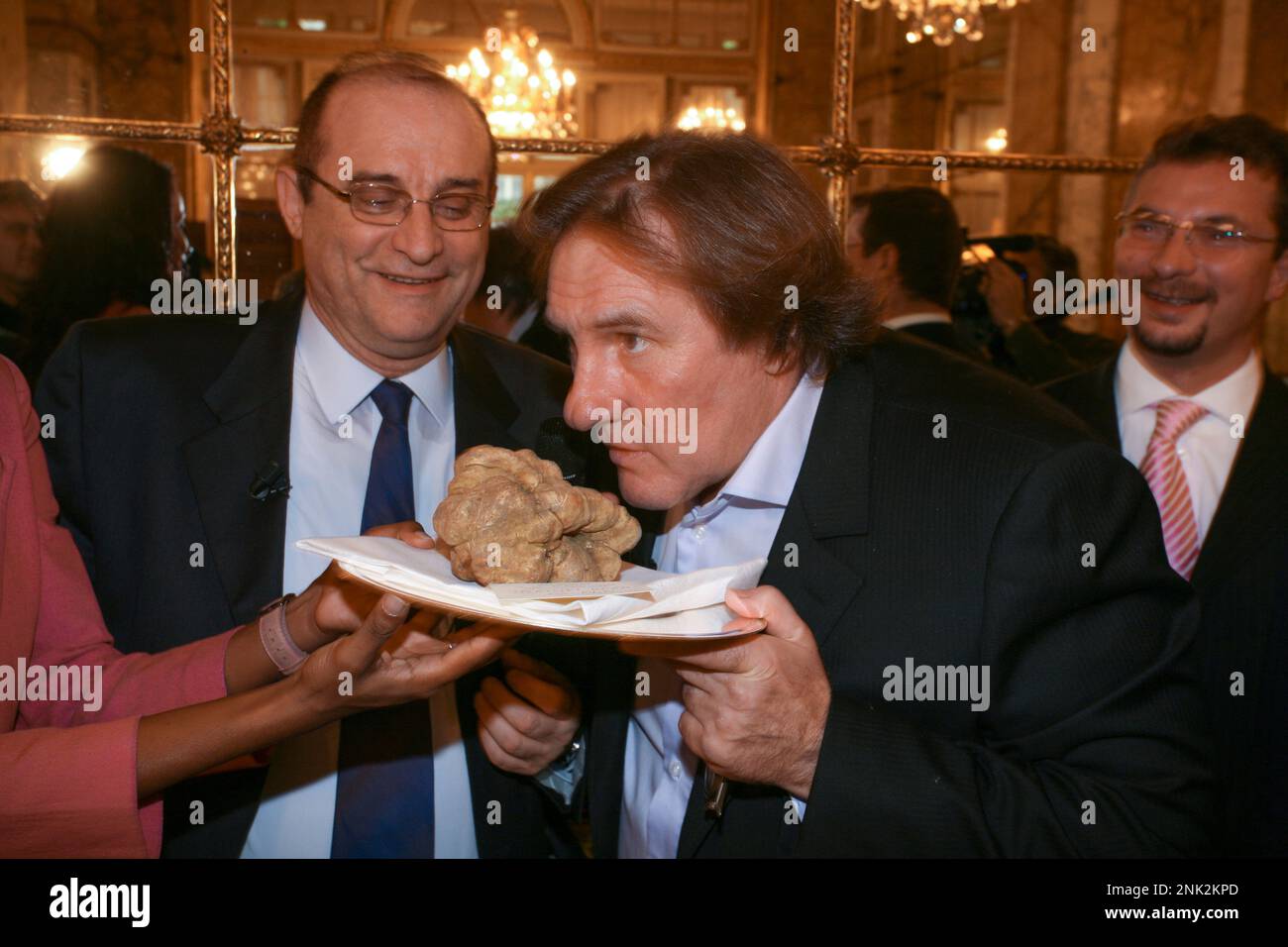 SALE OF WHITE TRUFFLE AT AUCTION IN PARIS Stock Photo - Alamy