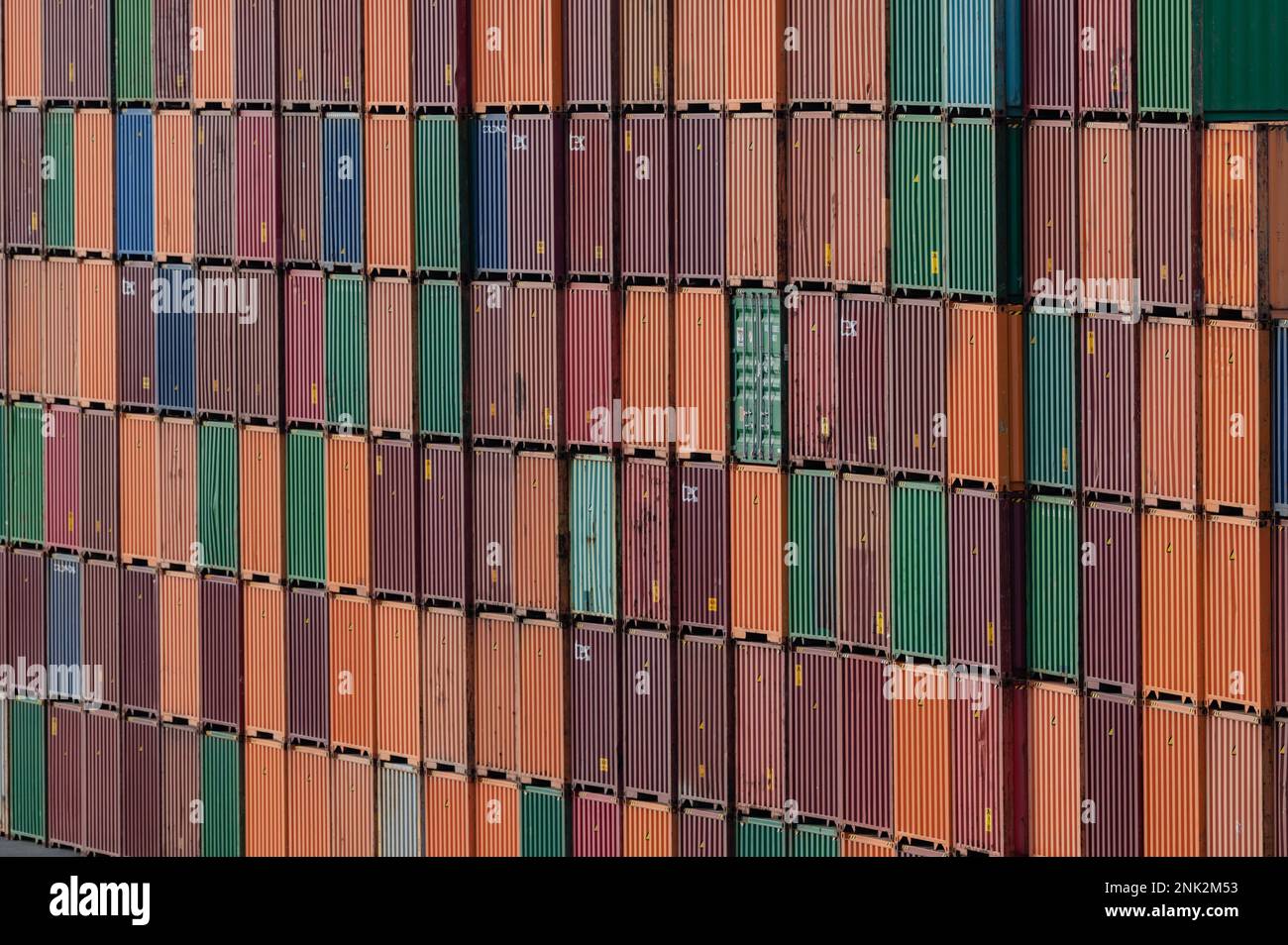Wall of shipping containers hi-res stock photography and images - Alamy
