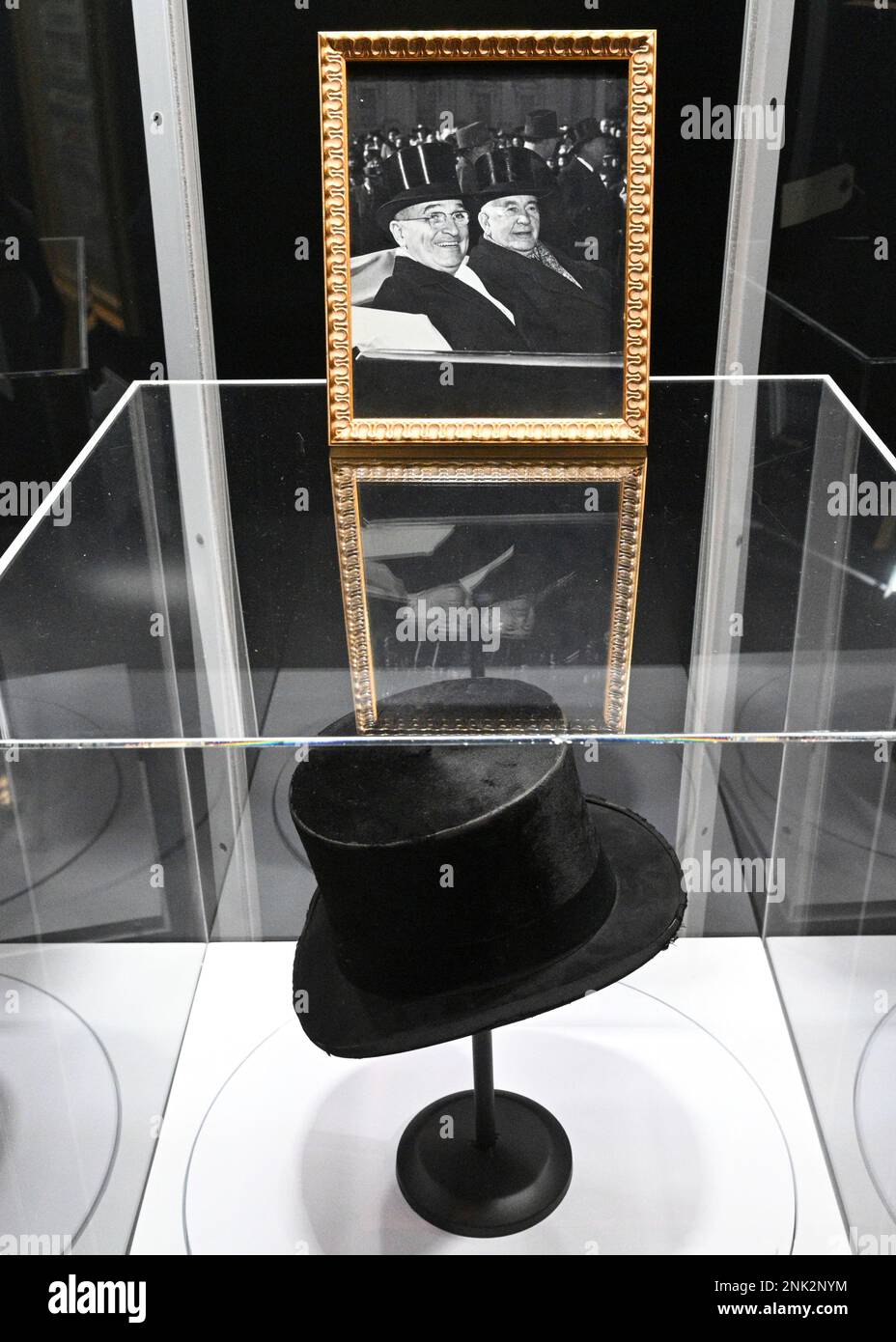 Photo by: NDZ/STAR MAX/IPx 2022 6/3/22 Harry S. Truman Top Hat on ...