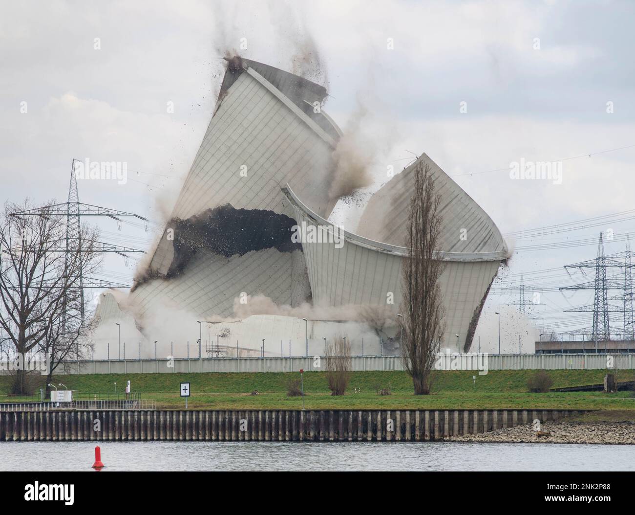 The second of the four cooling towers of the decommissioned Biblis ...