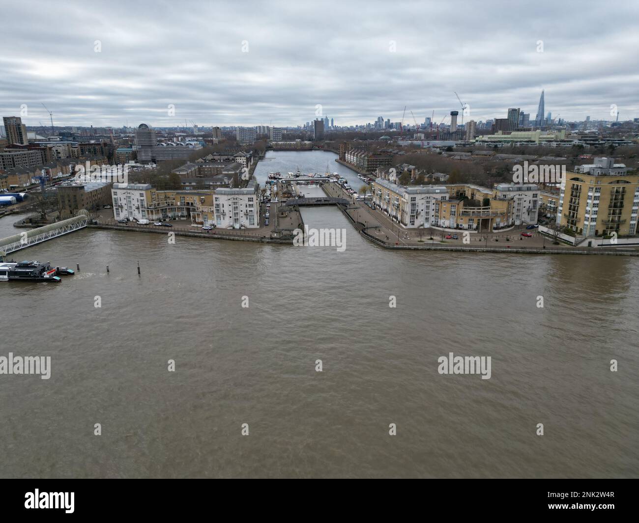 Surrey docks aerial hi-res stock photography and images - Alamy