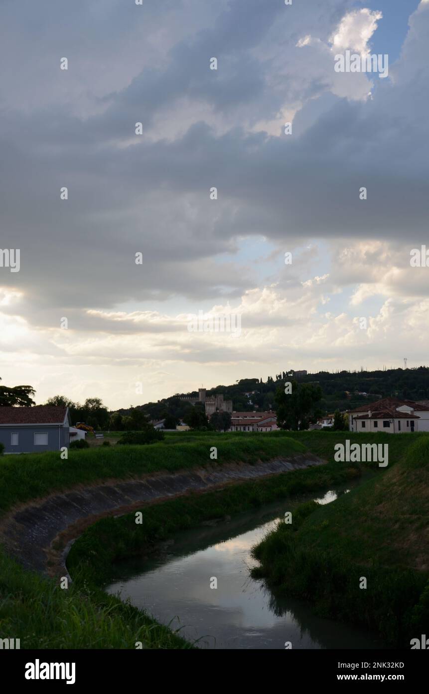 Este cielo hi-res stock photography and images - Alamy