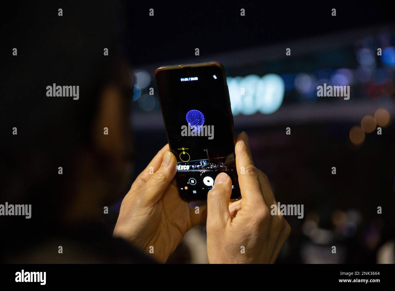 (230223) -- BUSAN, Feb. 23, 2023 (Xinhua) -- A man records videos of a ...