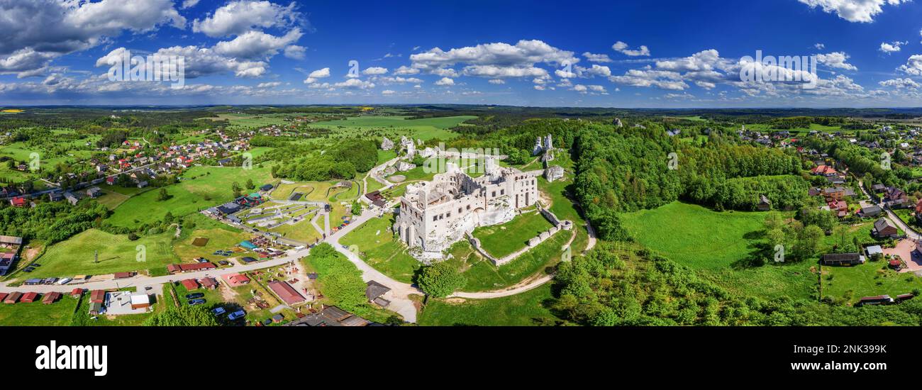 Aerial view ogrodzieniec castle hi-res stock photography and images - Alamy