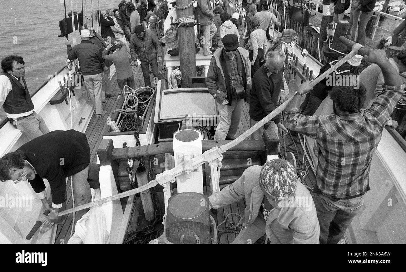 The Schooner Wander Bird and it's crew 1981 (Vincent Maggiora/San ...