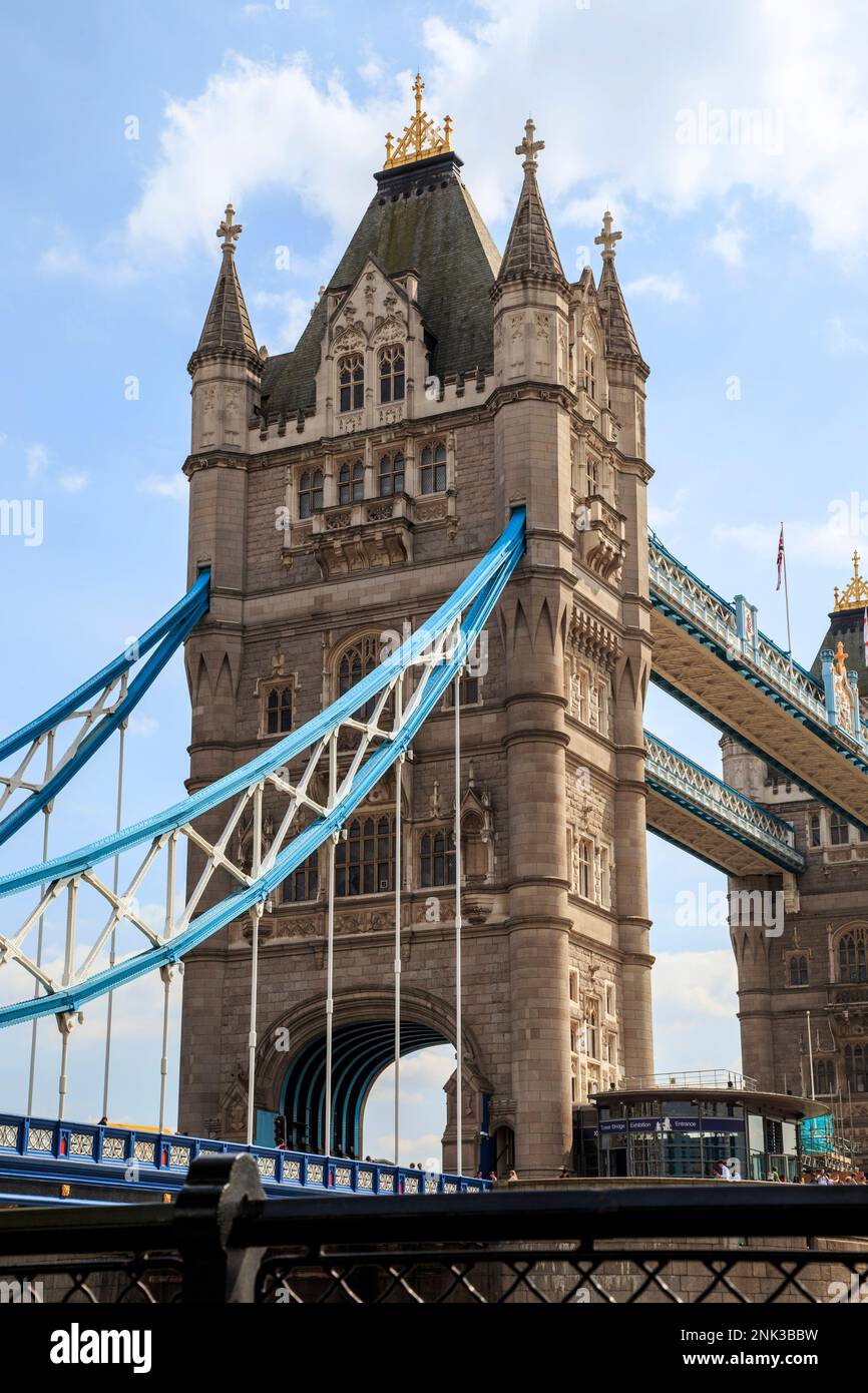 Pillar construction hi-res stock photography and images - Alamy