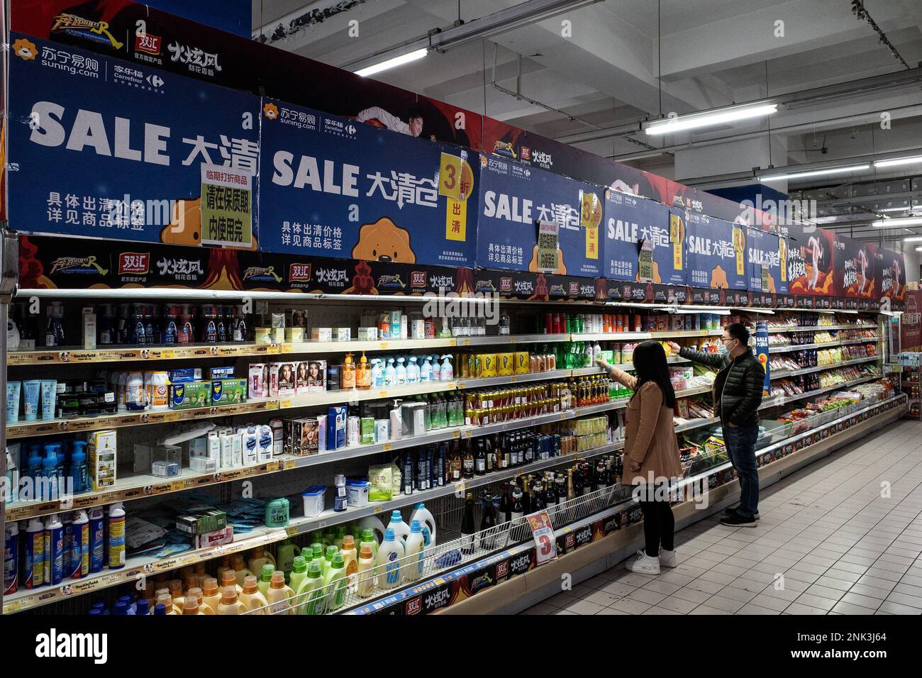 Carrefour store shelves hi-res stock photography and images - Alamy