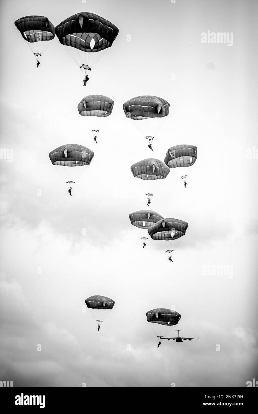 Paratroopers assigned to the 82nd Airborne Division (82nd Abn. Div ...