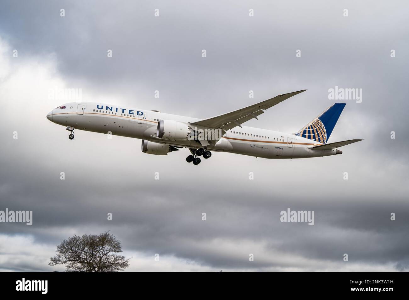 Heathrow, London - February 20th 2023: United Boeing 787 Final Approach ...