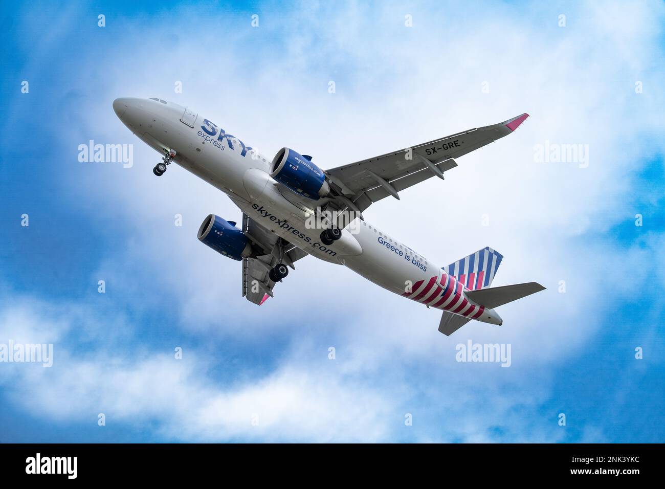 Sky express airbus a320 landing london heathrow hi-res stock ...