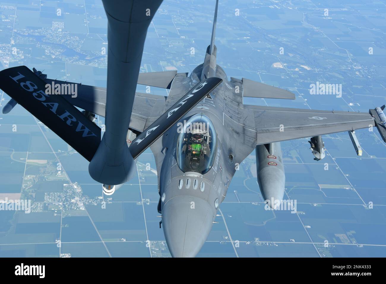 A U.S. Air Force F-16 Fighting Falcon of the Ohio Air National Guard’s ...