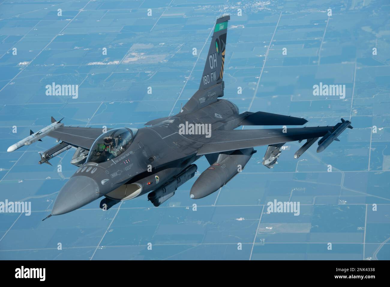 A U.S. Air Force F-16 Fighting Falcon of the Ohio Air National Guard’s ...