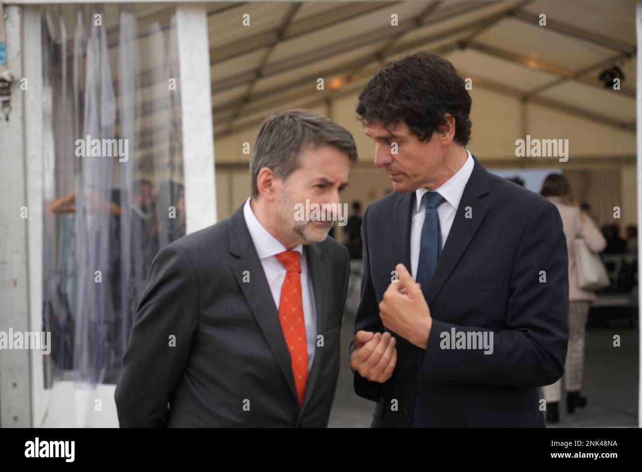 Repsol's CEO, Josu Jon Imaz (left) and the deputy general of Bizkaia ...
