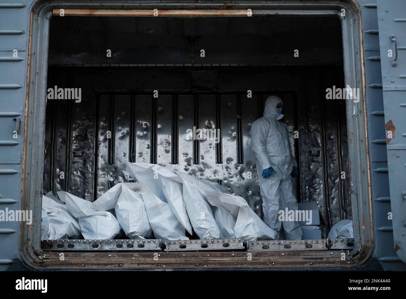 The bodies of Russian soldier are stored on refrigerator train in Kyiv ...