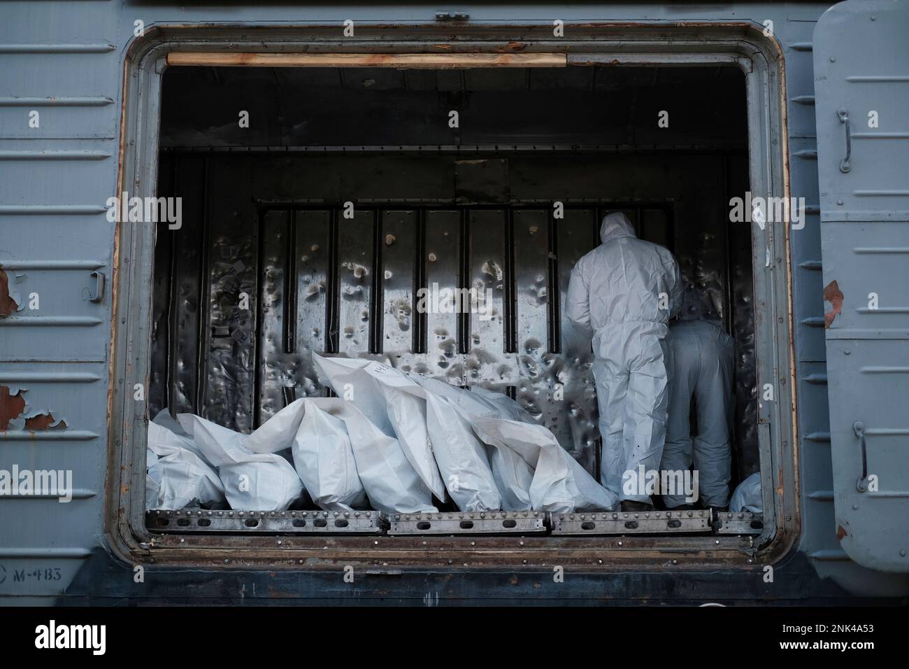 The bodies of Russian soldier are stored on refrigerator train in Kyiv ...