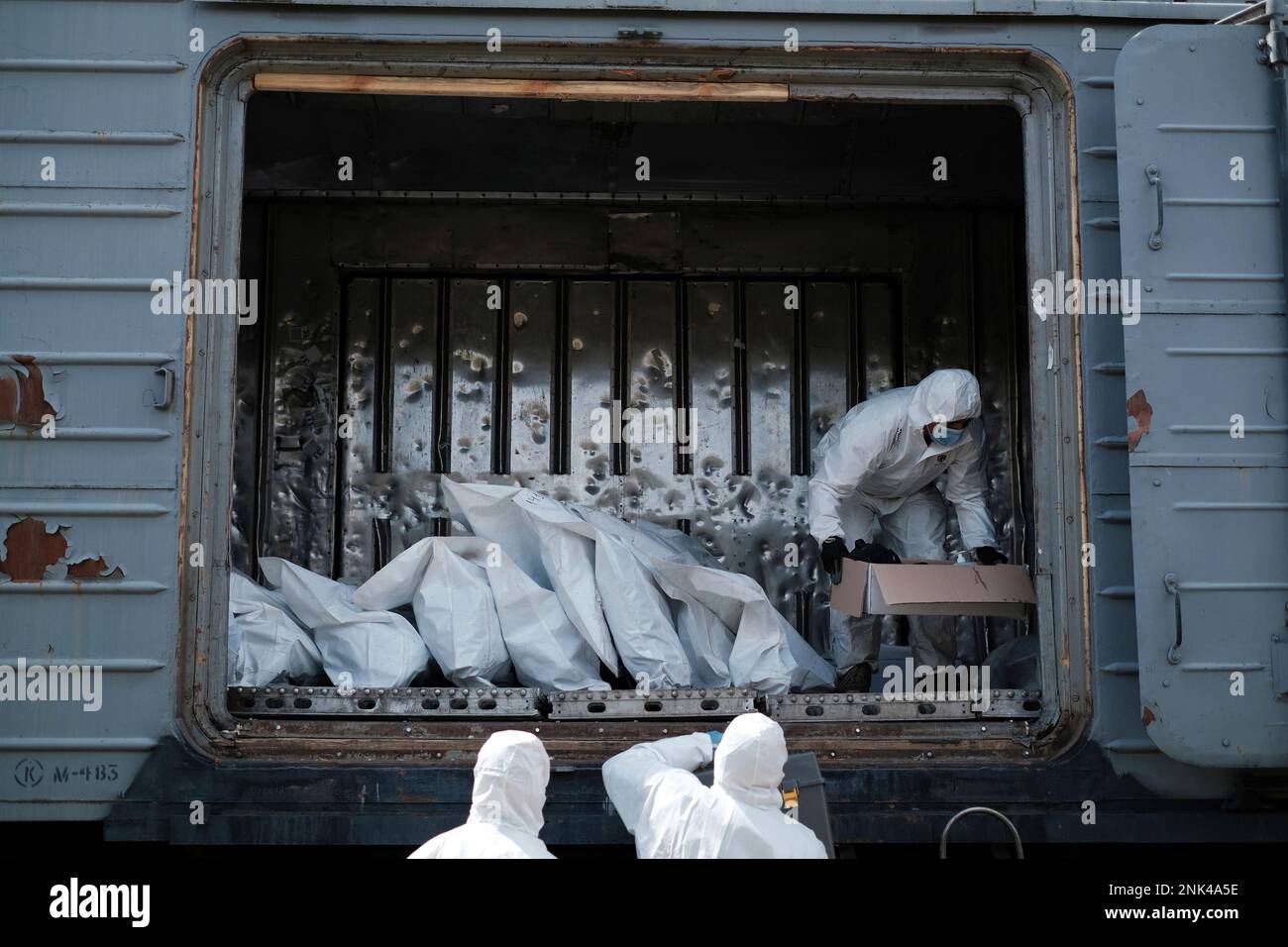 The bodies of Russian soldier are stored on refrigerator train in Kyiv ...
